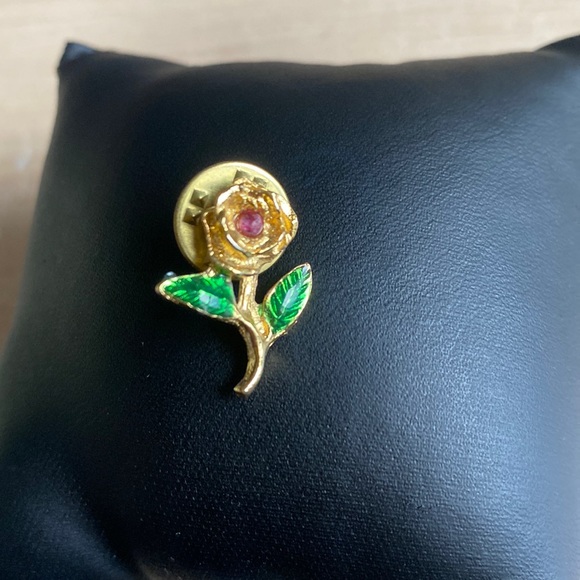 Vintage | Jewelry | Vintage Gold Tone Small Floral Pin With Stone ...